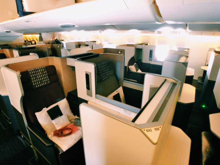 【JALビジネスクラスB777-300ER搭乗記】徹底レビュ―。これがJAL最高峰のSKY SUITE。 | すけすけのマイル乞食